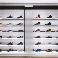 White Wall Mounted Display Shelves Decoration For Shoe Store - Boutique ...